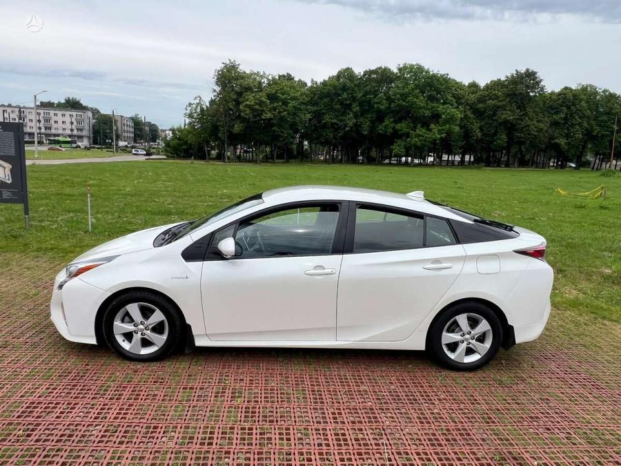 Balts Toyota Prius 2017 Kauņa, ar dzinēja tilpumu 1.80 L un nobraukumu 278 tūkst. km par 9999 €, foto 4 vietnē AUTOMOTO.COM.LV