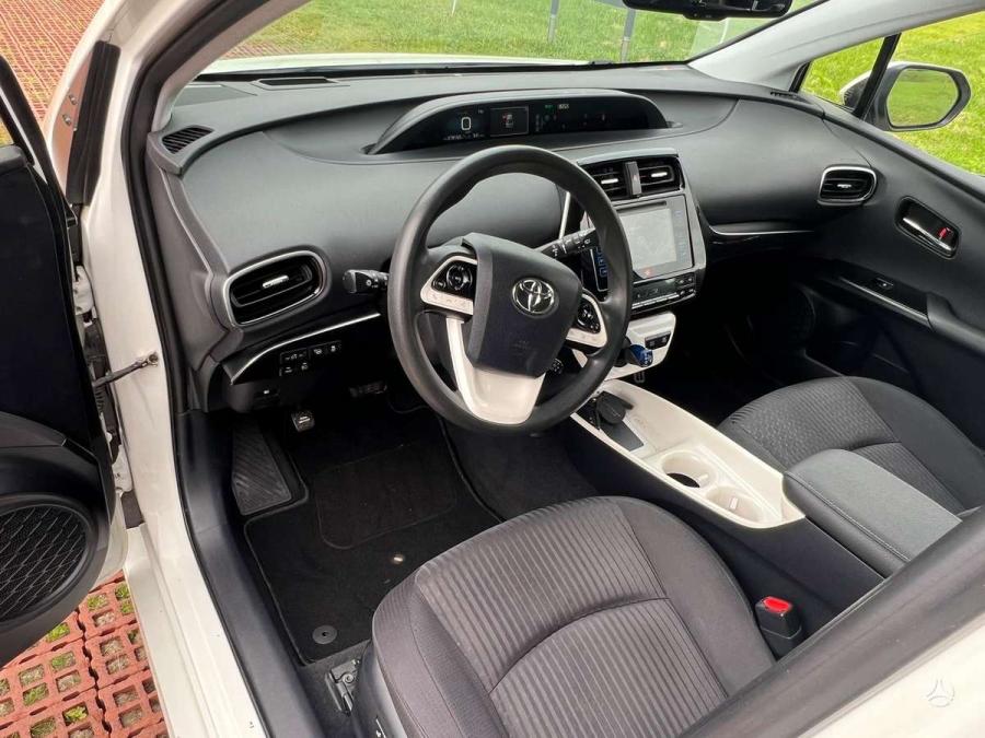Balts Toyota Prius 2017 Kauņa, ar dzinēja tilpumu 1.80 L un nobraukumu 278 tūkst. km par 9999 €, foto 14 vietnē AUTOMOTO.COM.LV