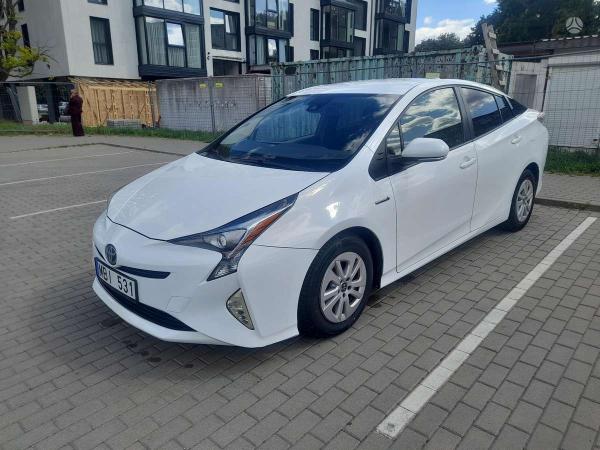 Balts Toyota Prius 2017 Kauņa, ar dzinēja tilpumu 1.80 L un nobraukumu 324 tūkst. km par 9500 €, foto 1 vietnē AUTOMOTO.COM.LV