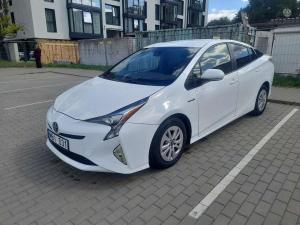 Белый Тойота Приус 2017 в Каунас, объемом двигателя 1.80 л и пробегом 324 тыс. км за 9500 €, фото  на AUTOMOTO.COM.LV