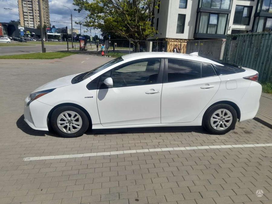 Белый Тойота Приус 2017 в Каунас, объемом двигателя 1.80 л и пробегом 324 тыс. км за 9500 €, фото 9 на AUTOMOTO.COM.LV