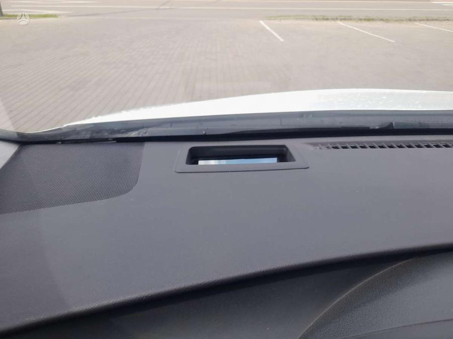 Белый Тойота Приус 2017 в Каунас, объемом двигателя 1.80 л и пробегом 324 тыс. км за 9500 €, фото 38 на AUTOMOTO.COM.LV