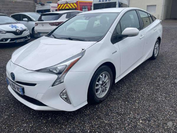 White Toyota Prius 2018 in Taurage, with an engine capacity of 1.80 L and mileage of 248 thousand km for 9300 €, photo 6 on AUTOMOTO.COM.LV