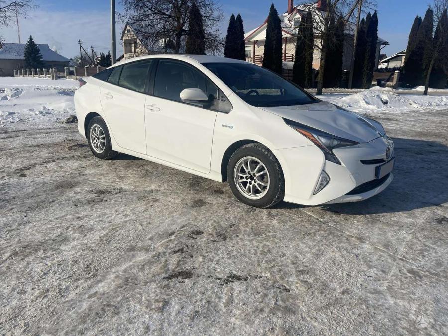 White Toyota Prius 2018 in Taurage, with an engine capacity of 1.80 L and mileage of 248 thousand km for 9300 €, photo 1 on AUTOMOTO.COM.LV