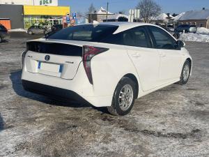 White Toyota Prius 2018 in Taurage, with an engine capacity of 1.80 L and mileage of 248 thousand km for 9300 €, photo 2 on AUTOMOTO.COM.LV