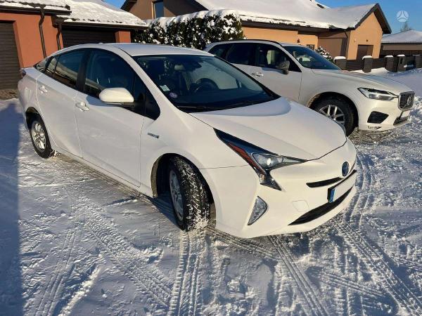 White Toyota Prius 2018 in Vilnius, with an engine capacity of 0.00 L and mileage of 248 thousand km for 9800 €, photo 2 on AUTOMOTO.COM.LV