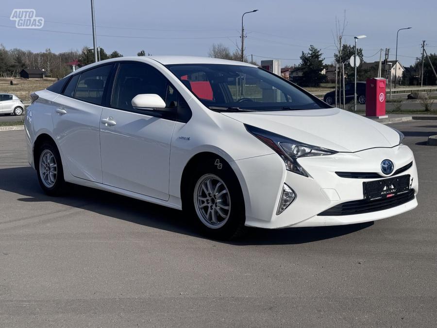 Balts Toyota Prius 2018 Viļņa, ar dzinēja tilpumu 1.80 L un nobraukumu 226 tūkst. km par 11950 €, foto 5 vietnē AUTOMOTO.COM.LV