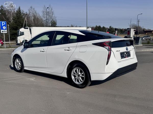 White Toyota Prius 2018 in Vilnius, with an engine capacity of 1.80 L and mileage of 226 thousand km for 11950 €, photo 6 on AUTOMOTO.COM.LV