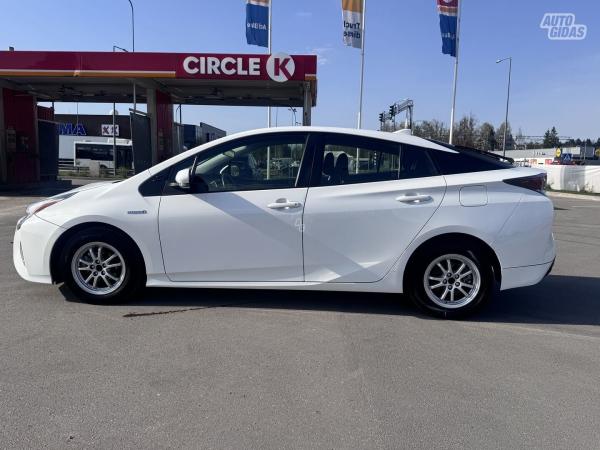 White Toyota Prius 2018 in Vilnius, with an engine capacity of 1.80 L and mileage of 226 thousand km for 11950 €, photo 9 on AUTOMOTO.COM.LV