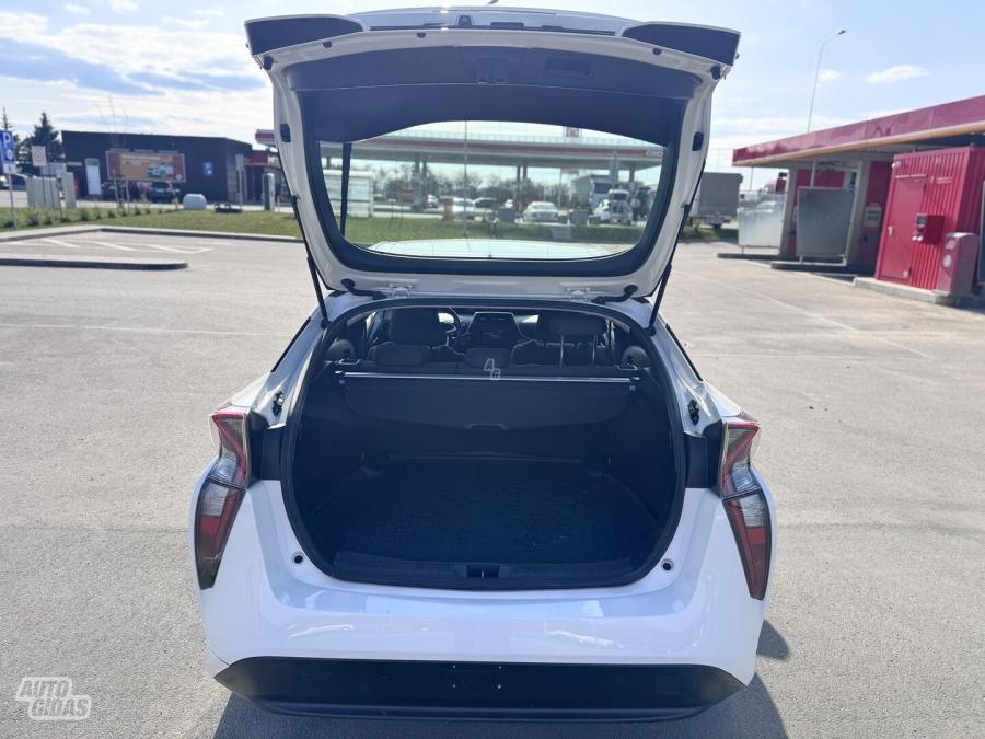 Balts Toyota Prius 2018 Viļņa, ar dzinēja tilpumu 1.80 L un nobraukumu 226 tūkst. km par 11950 €, foto 12 vietnē AUTOMOTO.COM.LV