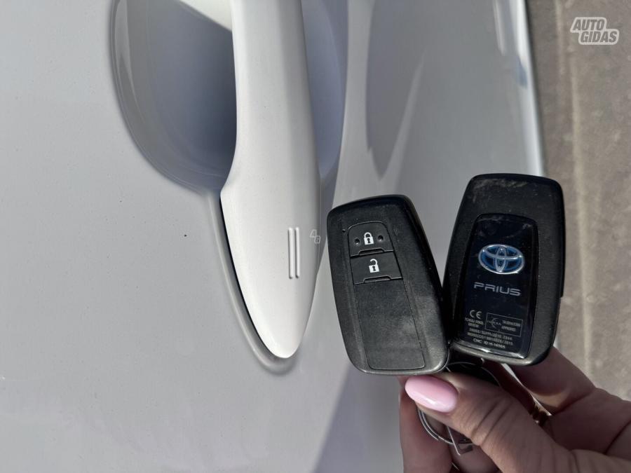 Balts Toyota Prius 2018 Viļņa, ar dzinēja tilpumu 1.80 L un nobraukumu 226 tūkst. km par 11950 €, foto 14 vietnē AUTOMOTO.COM.LV