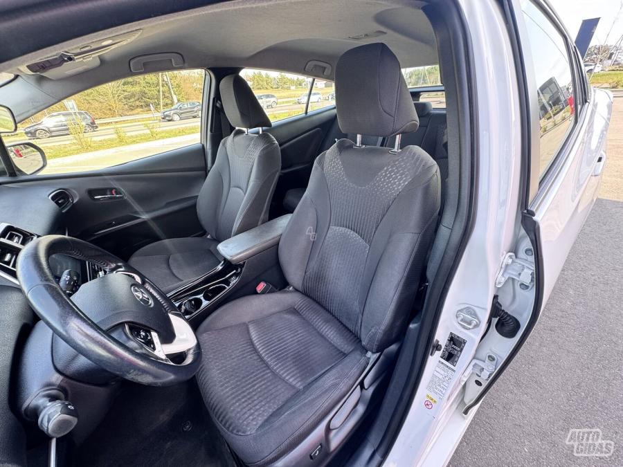 Balts Toyota Prius 2018 Viļņa, ar dzinēja tilpumu 1.80 L un nobraukumu 226 tūkst. km par 11950 €, foto 20 vietnē AUTOMOTO.COM.LV