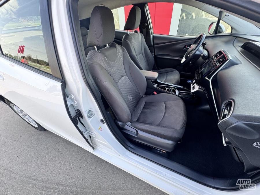 Balts Toyota Prius 2018 Viļņa, ar dzinēja tilpumu 1.80 L un nobraukumu 226 tūkst. km par 11950 €, foto 23 vietnē AUTOMOTO.COM.LV