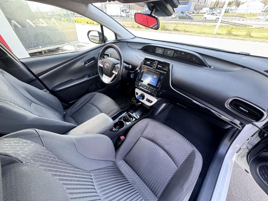 Balts Toyota Prius 2018 Viļņa, ar dzinēja tilpumu 1.80 L un nobraukumu 226 tūkst. km par 11950 €, foto 24 vietnē AUTOMOTO.COM.LV