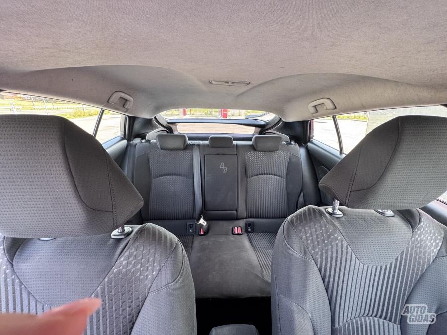 Balts Toyota Prius 2018 Viļņa, ar dzinēja tilpumu 1.80 L un nobraukumu 226 tūkst. km par 11950 €, foto 25 vietnē AUTOMOTO.COM.LV