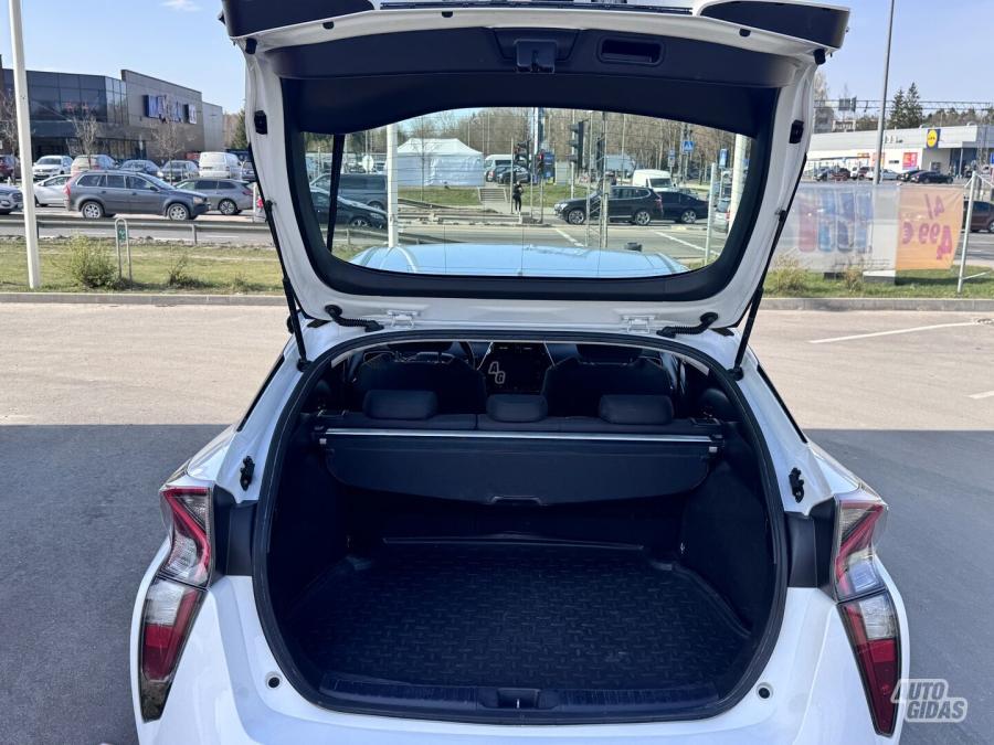 Balts Toyota Prius 2018 Viļņa, ar dzinēja tilpumu 1.80 L un nobraukumu 226 tūkst. km par 11950 €, foto 33 vietnē AUTOMOTO.COM.LV
