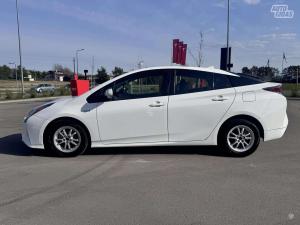 Balts Toyota Prius 2018 Viļņa, ar dzinēja tilpumu 1.80 L un nobraukumu 226 tūkst. km par 11950 €, foto 5 vietnē AUTOMOTO.COM.LV