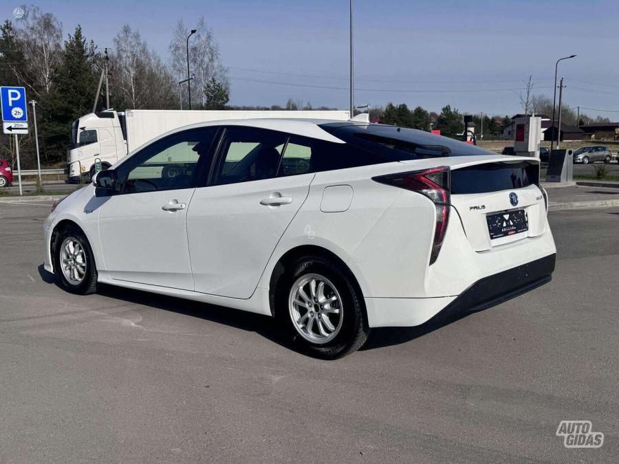 Balts Toyota Prius 2018 Viļņa, ar dzinēja tilpumu 1.80 L un nobraukumu 226 tūkst. km par 11950 €, foto 6 vietnē AUTOMOTO.COM.LV