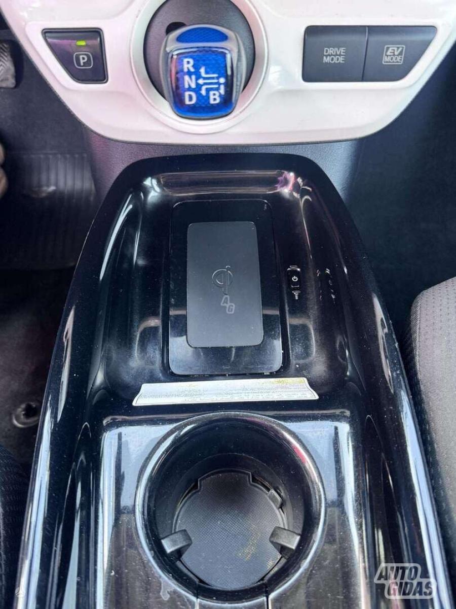 Balts Toyota Prius 2018 Viļņa, ar dzinēja tilpumu 1.80 L un nobraukumu 226 tūkst. km par 11950 €, foto 18 vietnē AUTOMOTO.COM.LV