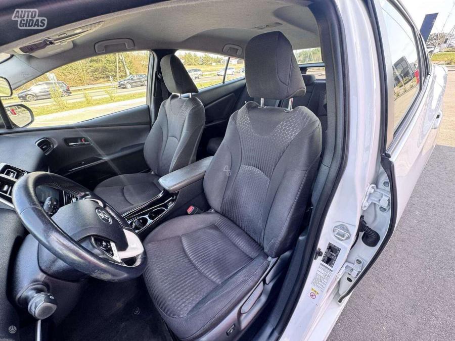Balts Toyota Prius 2018 Viļņa, ar dzinēja tilpumu 1.80 L un nobraukumu 226 tūkst. km par 11950 €, foto 19 vietnē AUTOMOTO.COM.LV