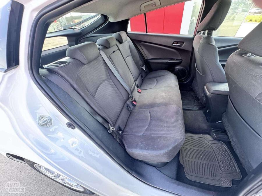 Balts Toyota Prius 2018 Viļņa, ar dzinēja tilpumu 1.80 L un nobraukumu 226 tūkst. km par 11950 €, foto 21 vietnē AUTOMOTO.COM.LV