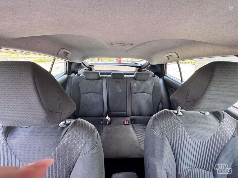 Balts Toyota Prius 2018 Viļņa, ar dzinēja tilpumu 1.80 L un nobraukumu 226 tūkst. km par 11950 €, foto 24 vietnē AUTOMOTO.COM.LV