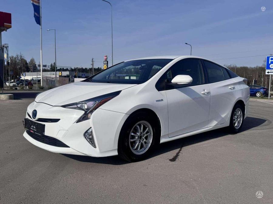 Balts Toyota Prius 2018 Viļņa, ar dzinēja tilpumu 1.80 L un nobraukumu 226 tūkst. km par 11950 €, foto 1 vietnē AUTOMOTO.COM.LV