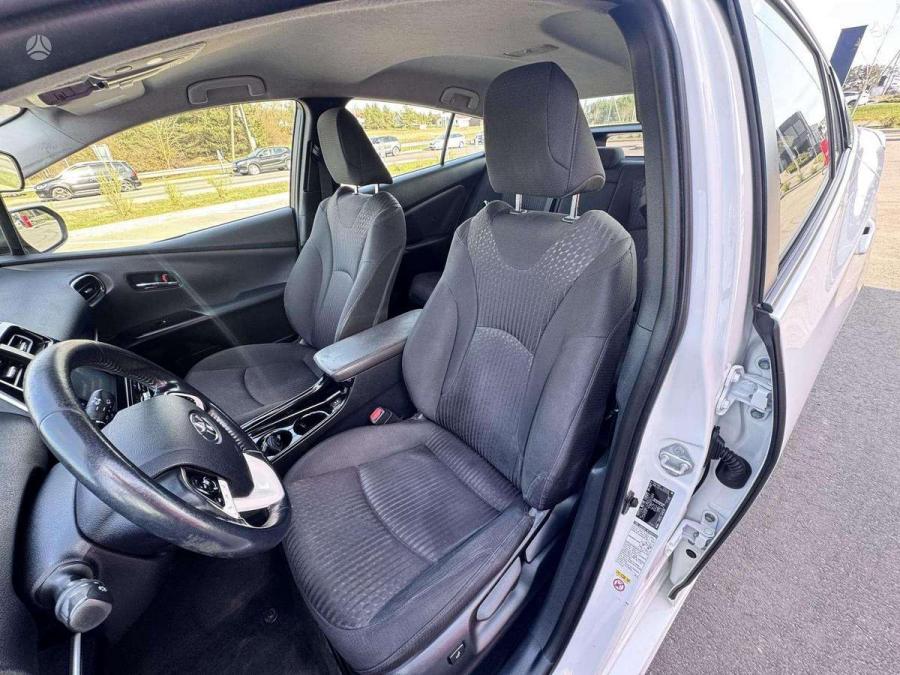 Balts Toyota Prius 2018 Viļņa, ar dzinēja tilpumu 1.80 L un nobraukumu 226 tūkst. km par 11950 €, foto 19 vietnē AUTOMOTO.COM.LV