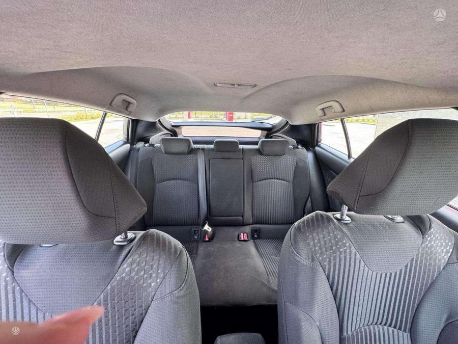 Balts Toyota Prius 2018 Viļņa, ar dzinēja tilpumu 1.80 L un nobraukumu 226 tūkst. km par 11950 €, foto 24 vietnē AUTOMOTO.COM.LV