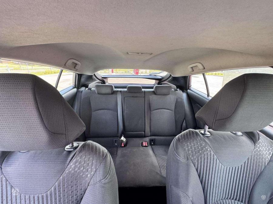 Balts Toyota Prius 2018 Viļņa, ar dzinēja tilpumu 1.80 L un nobraukumu 226 tūkst. km par 11950 €, foto 25 vietnē AUTOMOTO.COM.LV