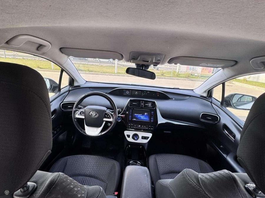 Balts Toyota Prius 2018 Viļņa, ar dzinēja tilpumu 1.80 L un nobraukumu 226 tūkst. km par 11950 €, foto 26 vietnē AUTOMOTO.COM.LV