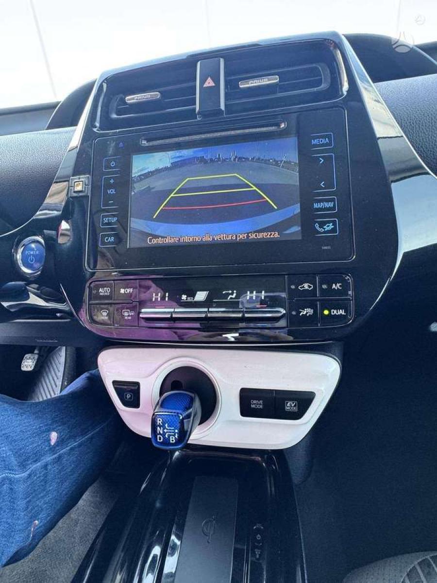 Balts Toyota Prius 2018 Viļņa, ar dzinēja tilpumu 1.80 L un nobraukumu 226 tūkst. km par 11950 €, foto 28 vietnē AUTOMOTO.COM.LV