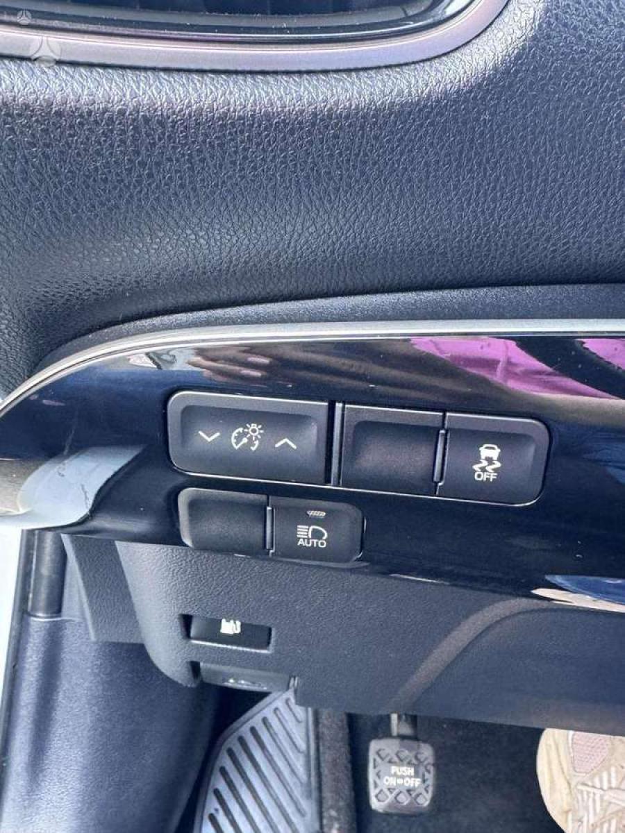 Balts Toyota Prius 2018 Viļņa, ar dzinēja tilpumu 1.80 L un nobraukumu 226 tūkst. km par 11950 €, foto 30 vietnē AUTOMOTO.COM.LV