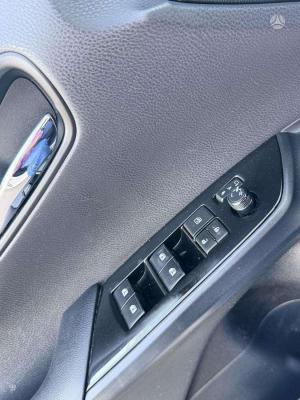 Balts Toyota Prius 2018 Viļņa, ar dzinēja tilpumu 1.80 L un nobraukumu 226 tūkst. km par 11950 €, foto 31 vietnē AUTOMOTO.COM.LV