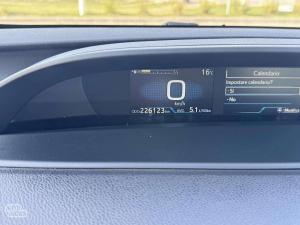 White Toyota Prius 2018 in Vilnius, with an engine capacity of 1.80 L and mileage of 226 thousand km for 10450 €, photo 16 on AUTOMOTO.COM.LV