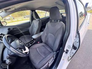 White Toyota Prius 2018 in Vilnius, with an engine capacity of 1.80 L and mileage of 226 thousand km for 10450 €, photo 19 on AUTOMOTO.COM.LV