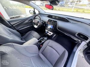 White Toyota Prius 2018 in Vilnius, with an engine capacity of 1.80 L and mileage of 226 thousand km for 10450 €, photo 23 on AUTOMOTO.COM.LV
