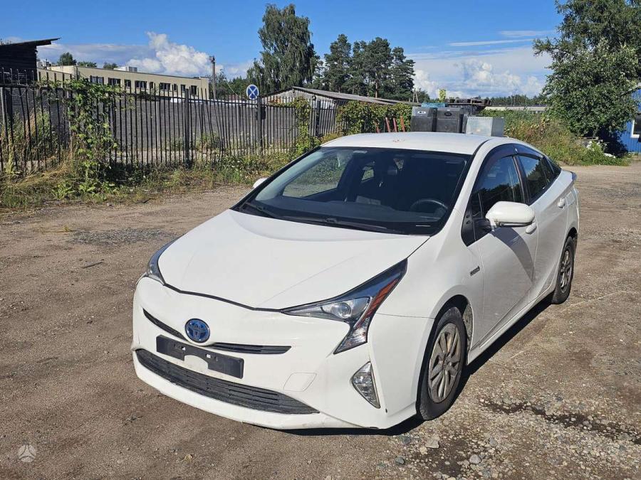 Balts Toyota Prius 2018 Viļņa, ar dzinēja tilpumu 1.80 L un nobraukumu 526 tūkst. km par 6600 €, foto 3 vietnē AUTOMOTO.COM.LV