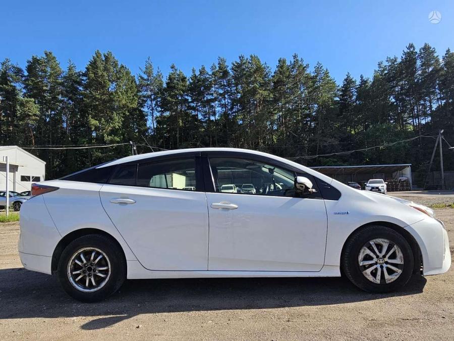 Balts Toyota Prius 2018 Viļņa, ar dzinēja tilpumu 1.80 L un nobraukumu 526 tūkst. km par 6600 €, foto 7 vietnē AUTOMOTO.COM.LV