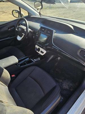 Balts Toyota Prius 2018 Viļņa, ar dzinēja tilpumu 1.80 L un nobraukumu 526 tūkst. km par 6600 €, foto 15 vietnē AUTOMOTO.COM.LV