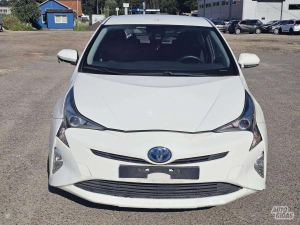 Balts Toyota Prius 2018 Viļņa, ar dzinēja tilpumu 1.80 L un nobraukumu 526 tūkst. km par 5400 €, foto 3 vietnē AUTOMOTO.COM.LV