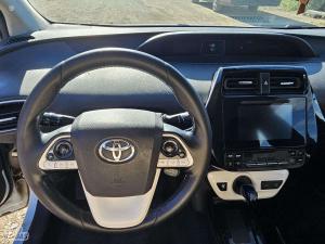 White Toyota Prius 2018 in Vilnius, with an engine capacity of 1.80 L and mileage of 526 thousand km for 5400 €, photo 21 on AUTOMOTO.COM.LV