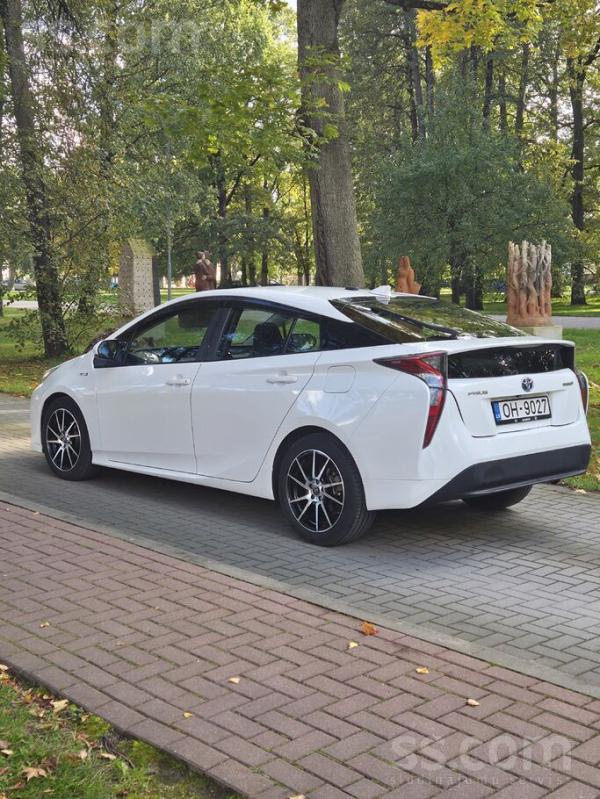 Balts Toyota Prius 2018 Jelgava, ar dzinēja tilpumu 1.80 L un nobraukumu 156 tūkst. km par 13250 €, foto 6 vietnē AUTOMOTO.COM.LV