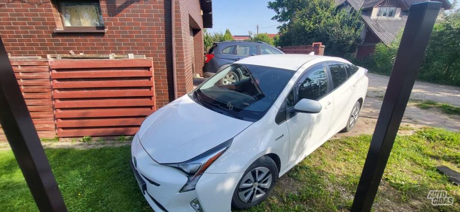 Balts Toyota Prius 2019 Viļņa, ar dzinēja tilpumu 1.80 L un nobraukumu 192 tūkst. km par 13600 €, foto 1 vietnē AUTOMOTO.COM.LV