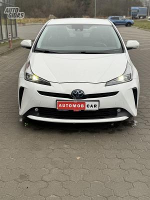 White Toyota Prius 2019 in Vilnius, with an engine capacity of 1.80 L and mileage of 259 thousand km for 11850 €, photo 4 on AUTOMOTO.COM.LV