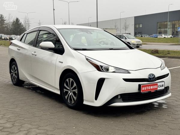 White Toyota Prius 2019 in Vilnius, with an engine capacity of 1.80 L and mileage of 259 thousand km for 11850 €, photo 5 on AUTOMOTO.COM.LV