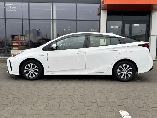 White Toyota Prius 2019 in Vilnius, with an engine capacity of 1.80 L and mileage of 259 thousand km for 11850 €, photo 6 on AUTOMOTO.COM.LV