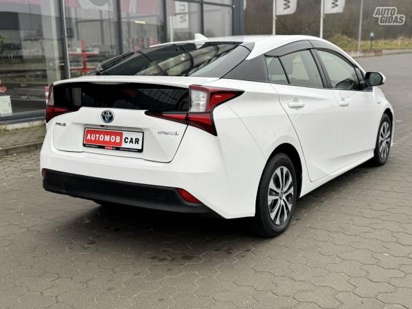 White Toyota Prius 2019 in Vilnius, with an engine capacity of 1.80 L and mileage of 259 thousand km for 11850 €, photo 8 on AUTOMOTO.COM.LV