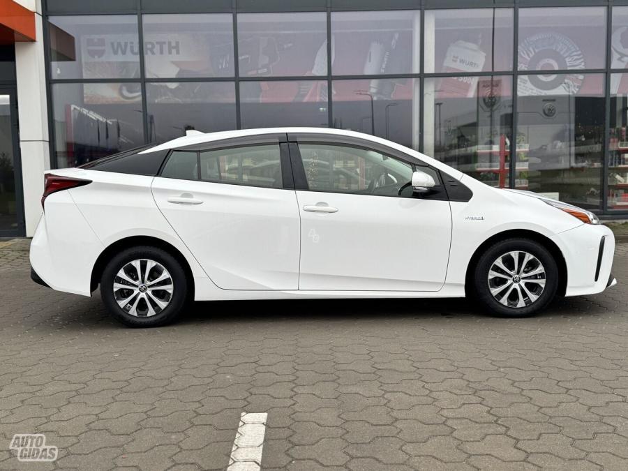 White Toyota Prius 2019 in Vilnius, with an engine capacity of 1.80 L and mileage of 259 thousand km for 11850 €, photo 10 on AUTOMOTO.COM.LV
