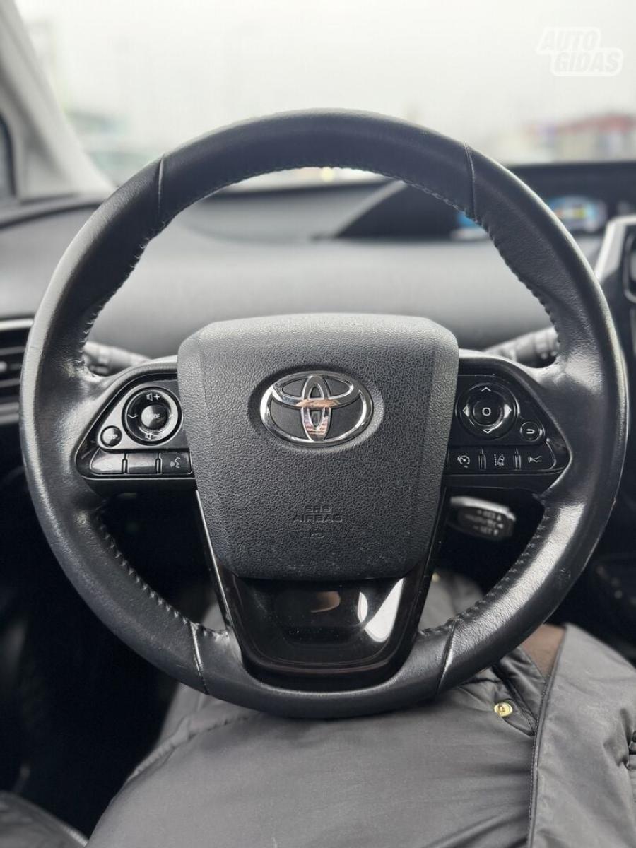White Toyota Prius 2019 in Vilnius, with an engine capacity of 1.80 L and mileage of 259 thousand km for 11850 €, photo 24 on AUTOMOTO.COM.LV